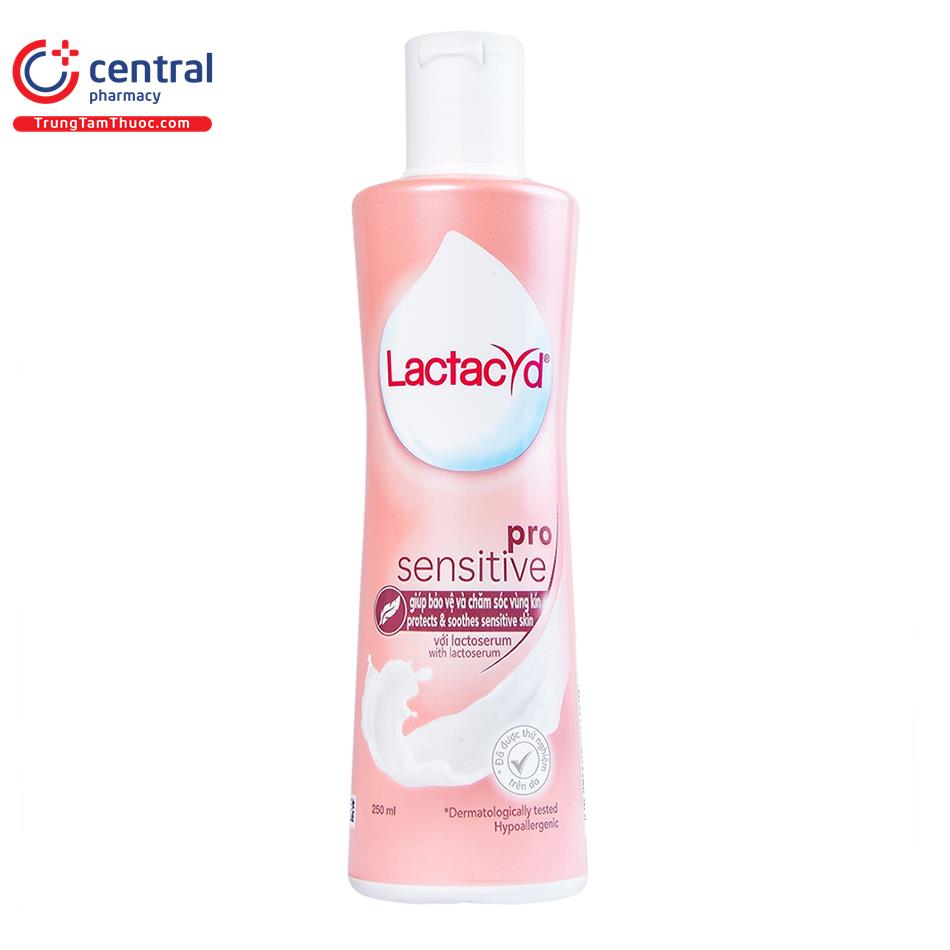 Dung dịch vệ sinh Lactacyd Pro Sensitive 250ml giúp làm sạch vùng kín
